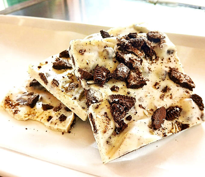 Oreos thought they were perfect until someone added more chocolate, creating this crunchy, creamy bark of pure genius.