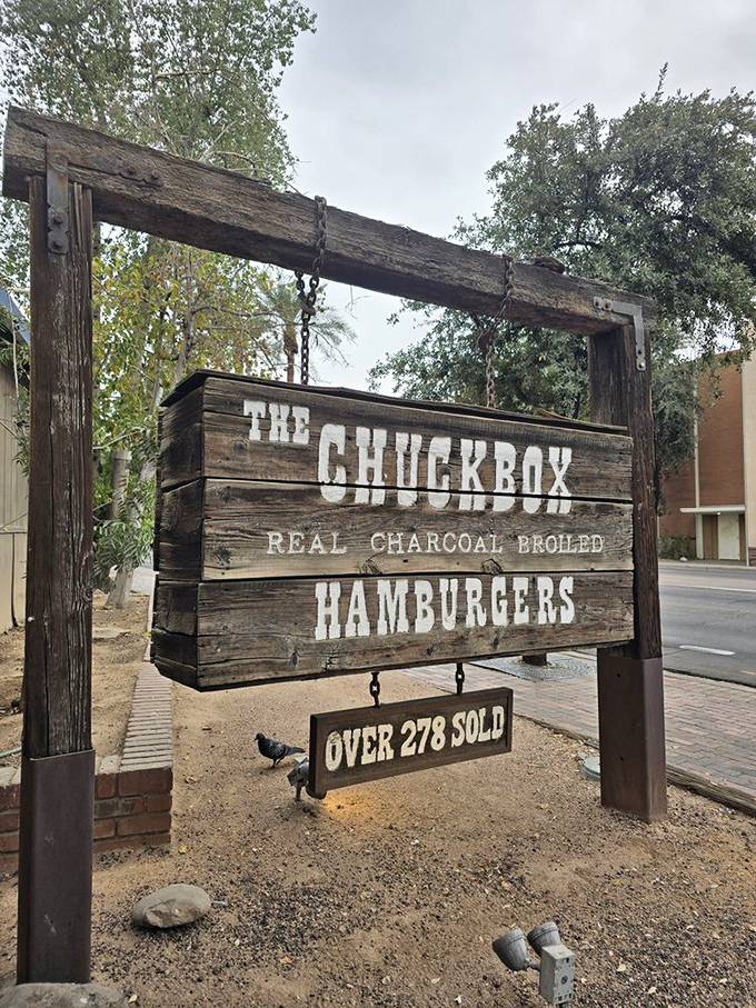 "Real Charcoal Broiled Hamburgers." No false advertising here, just a straightforward promise that's kept with every order.