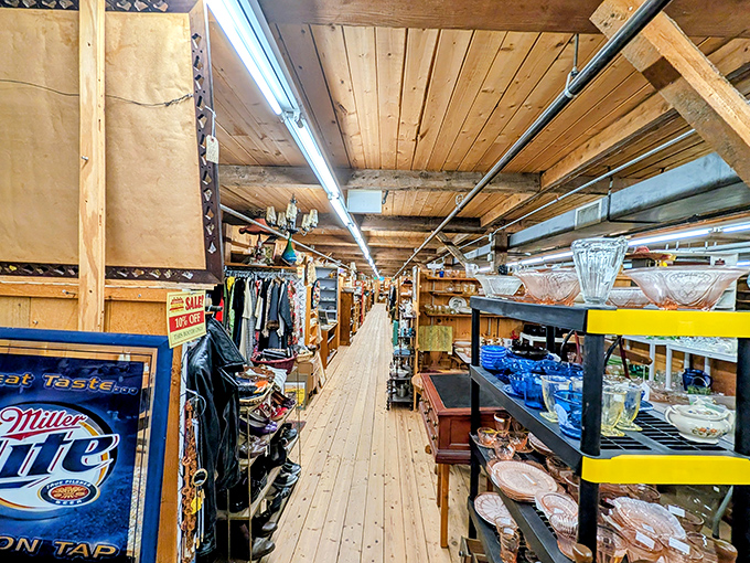 Wooden planks have witnessed countless "eureka" moments as shoppers navigate this labyrinth of memories, each creaking board a soundtrack to discovery.