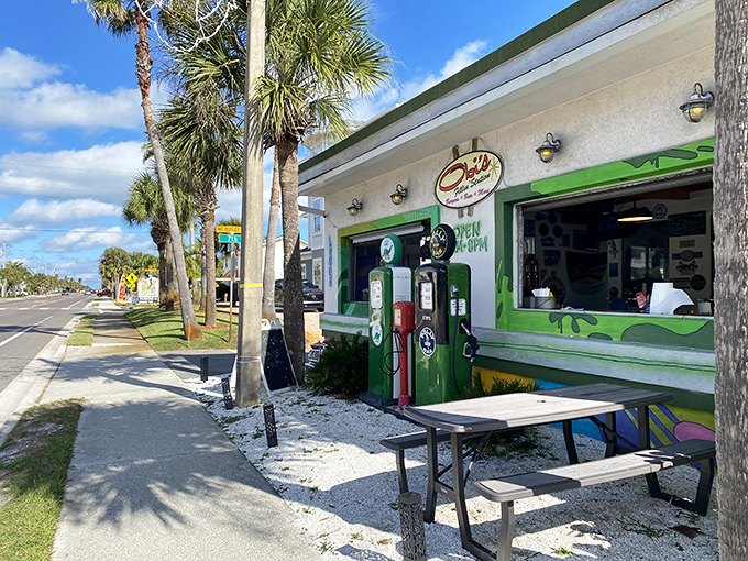 The exterior location shots show those palm trees and vintage pumps beckoning you toward burger bliss just steps away.