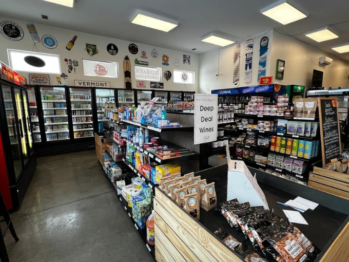 More than just a deli counter, the market section boasts Vermont specialties and craft beverages that turn a simple sandwich stop into a foodie treasure hunt.
