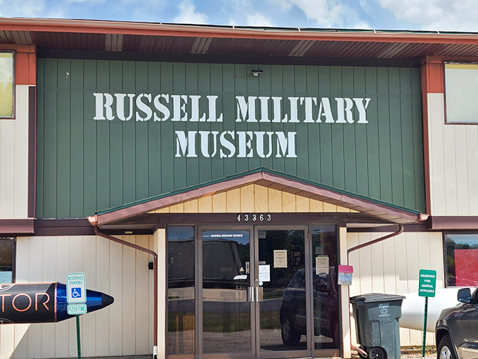 Bold white lettering against army green – the museum announces itself with military precision, no fancy frills needed.