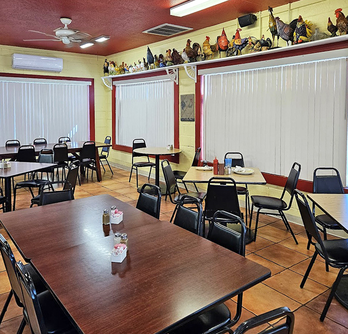 Simple tables, comfortable chairs, and a collection of roosters watching over diners – the interior speaks of a place where food, not frills, is the star attraction.