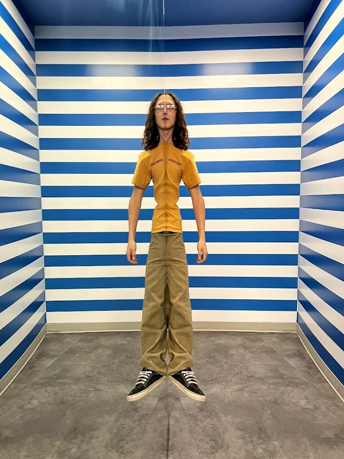 Is he stretched or squished? This mind-bending mirror illusion transforms ordinary people into extraordinary optical puzzles.
