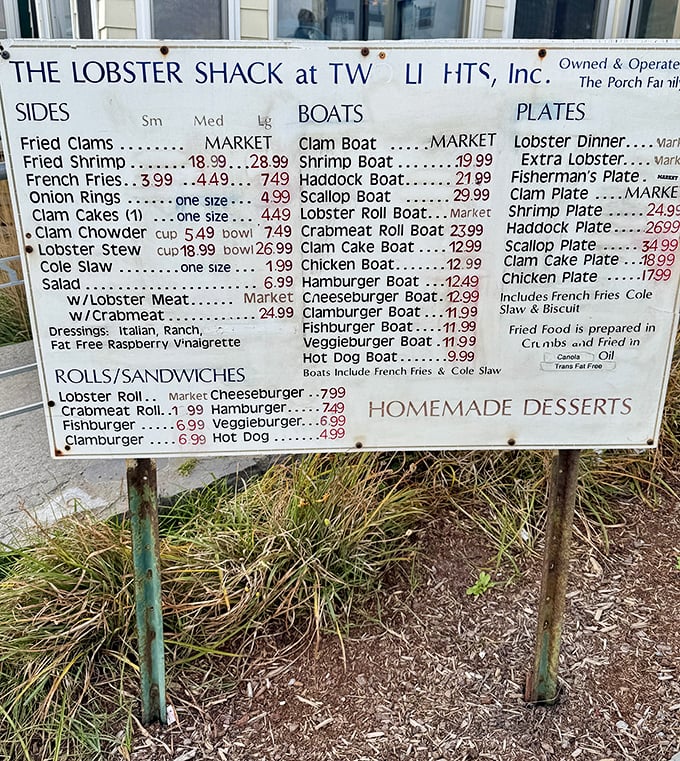 The menu board tells you everything you need to know: straightforward seafood classics prepared with generations of Maine know-how.