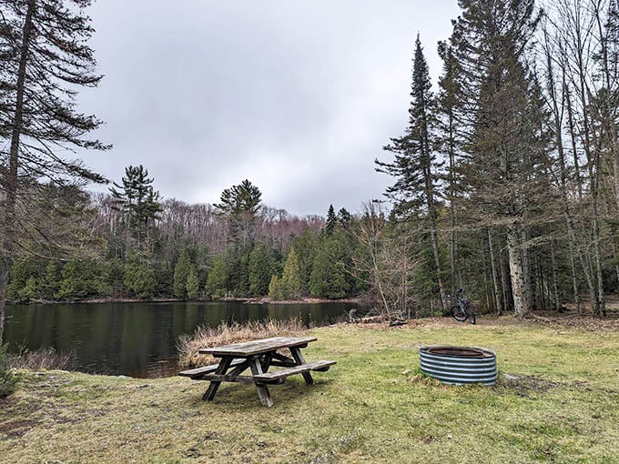 This lakeside picnic spot offers front-row seats to tranquility, where your biggest decision is whether to eat lunch or just stare at the view.