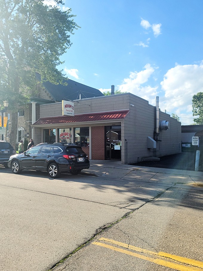 This humble Menasha landmark proves that extraordinary food often comes from the most ordinary-looking places.