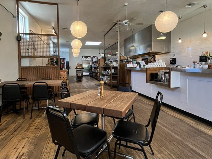 5 points market & restaurant 2