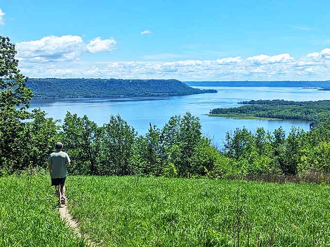 Nature's version of "follow the leader" &ndash; a trail that practically begs you to discover what's around the next bend.