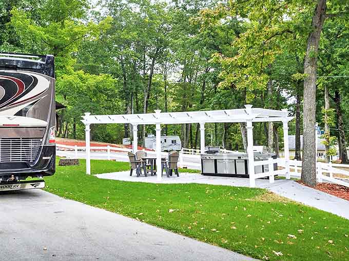 Outdoor dining reaches new heights under this elegant white pergola – the perfect stage for everything from morning coffee to evening wine.