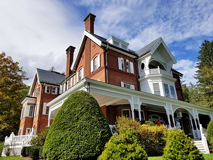 Marsh-Billings-Rockefeller Mansion: This grand red brick estate isn't just showing off its architecture &ndash; it's flaunting how good it looks surrounded by Vermont's fall fashion show.