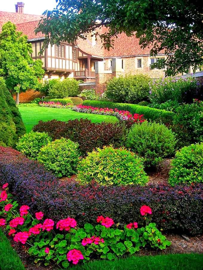 The gardens feature such precise landscaping that even the weeds probably grow in geometrically perfect patterns.