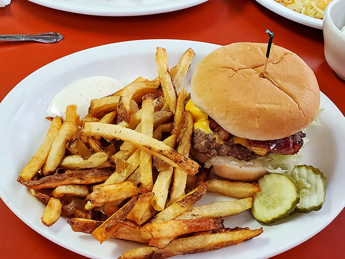 When someone decided to put bacon cheeseburger flavors into an omelet, they were thinking outside the bun in the best way.