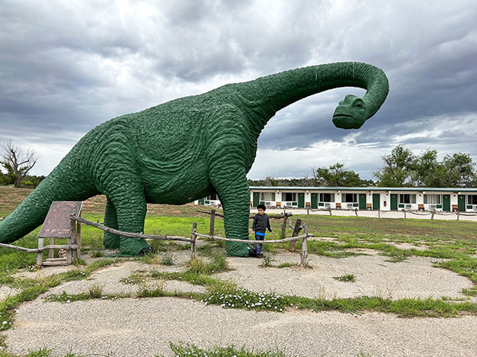 This friendly green giant has been stopping traffic on Route 66 for decades, a charming sentinel guarding the entrance to subterranean wonders.