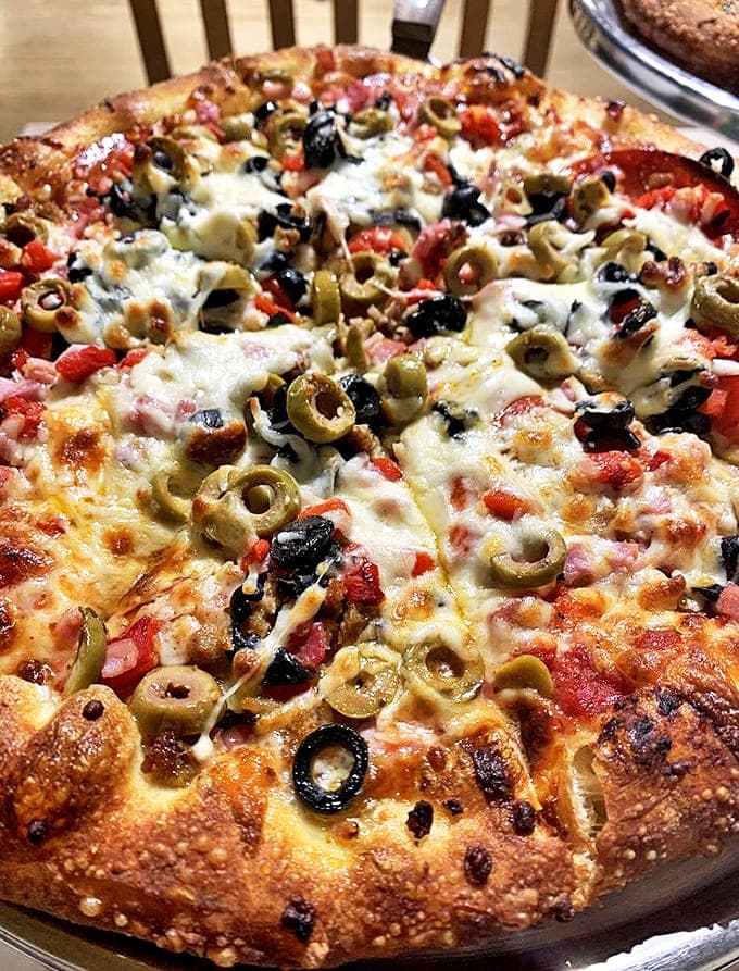 Happy hour never looked so delicious &ndash; 30% off pizza and discounted drinks? Wallets and taste buds just became best friends.