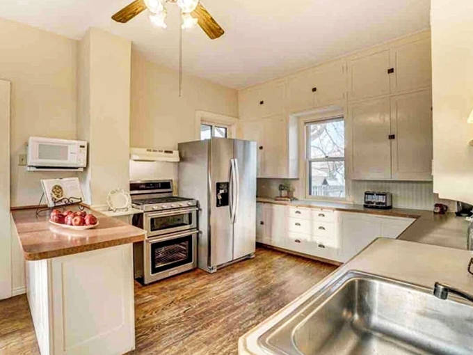 Even the kitchen balances past and present – no butter churning required, but plenty of vintage charm to flavor your morning coffee.