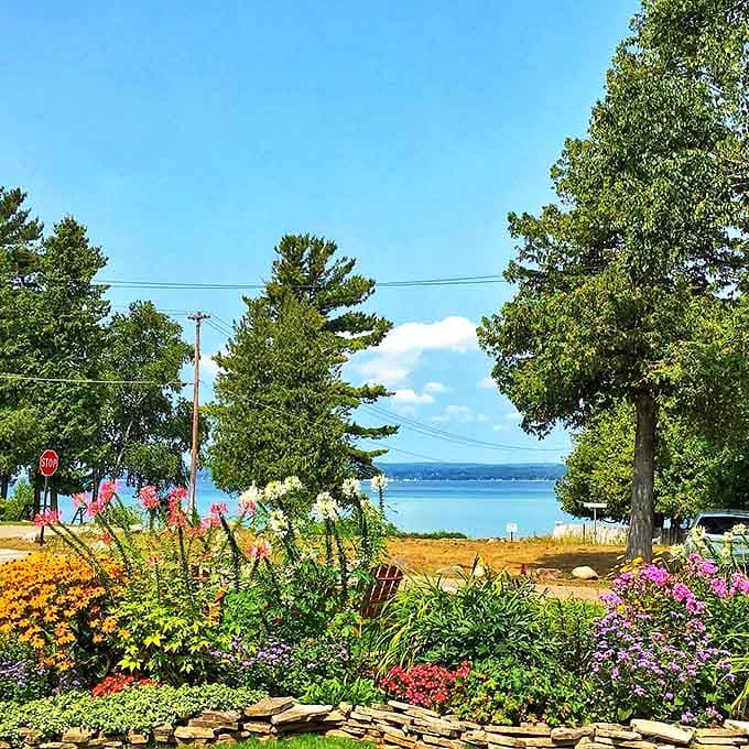 Mother Nature's flower arrangement puts professional florists on notice with this lakeside garden that somehow makes even bees stop and say "wow."
