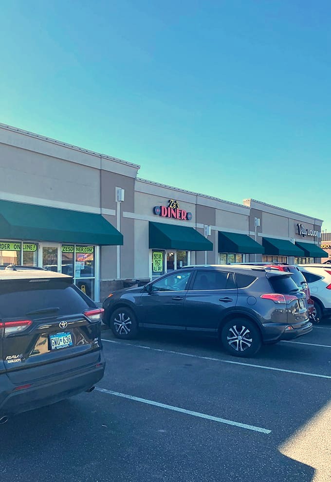 Those record decorations on the sign promise an authentic diner experience complete with great tunes.