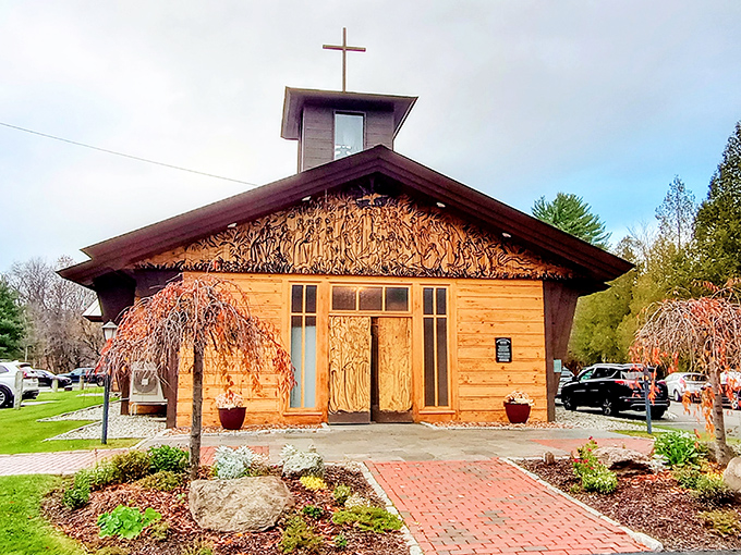 This wooden chapel showcases Vermont's distinctive architectural style, its natural materials harmonizing perfectly with the surrounding landscape.