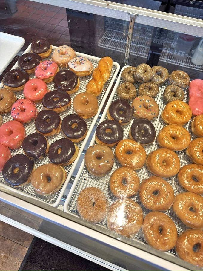 Donut heaven! Freshly made rings of joy that make chain donut shops hang their heads in shame.