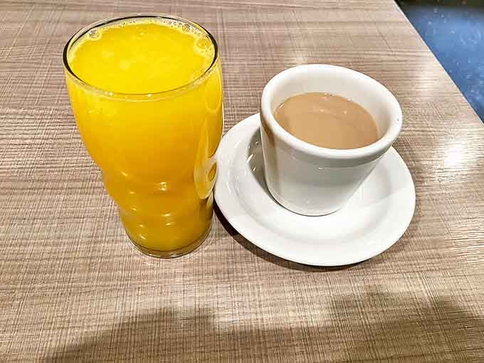 Fresh-squeezed OJ and proper coffee: the breakfast beverage dream team that's been waking up Chicago since the Roaring Twenties.