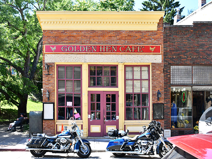 The Golden Hen Caf&eacute;'s cheerful fa&ccedil;ade promises comfort food with a side of nostalgia. Those motorcycles know where the good stuff is.