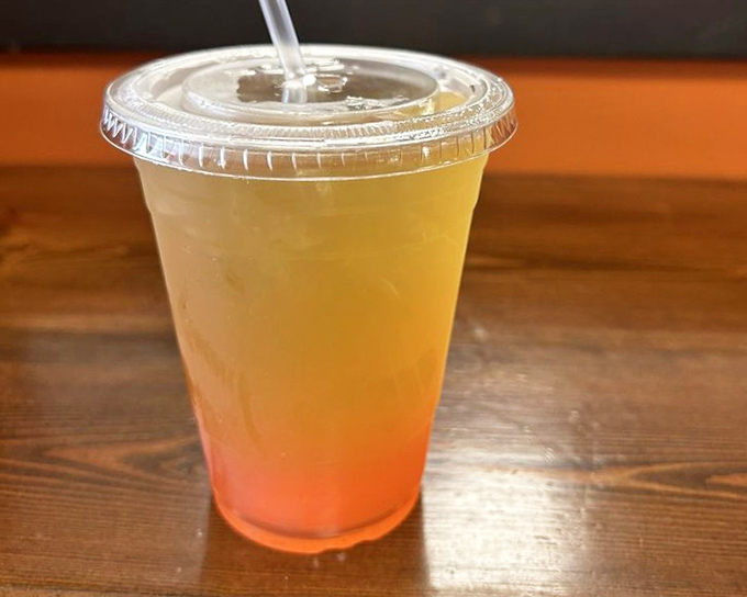 A refreshing iced tea gradient that's as pretty as it is thirst-quenching &ndash; the perfect companion for cat-watching.