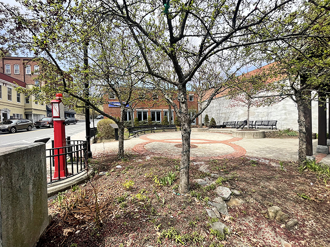 This pocket-sized urban oasis offers a moment of zen between boutique shopping sprees&mdash;the perfect spot for people-watching.