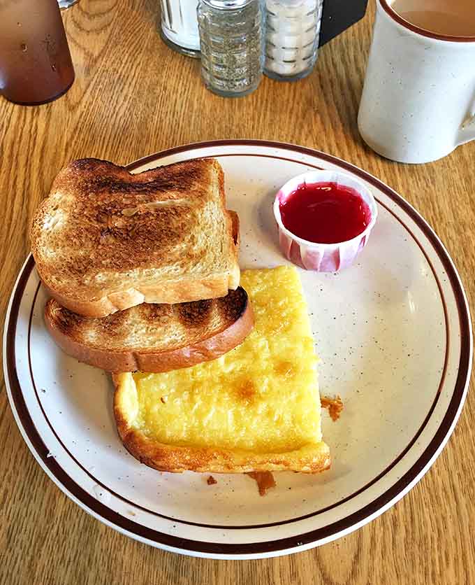 The perfect Finnish-American breakfast duo: pannukakku's custardy goodness paired with perfectly toasted bread and homemade fruit spread.