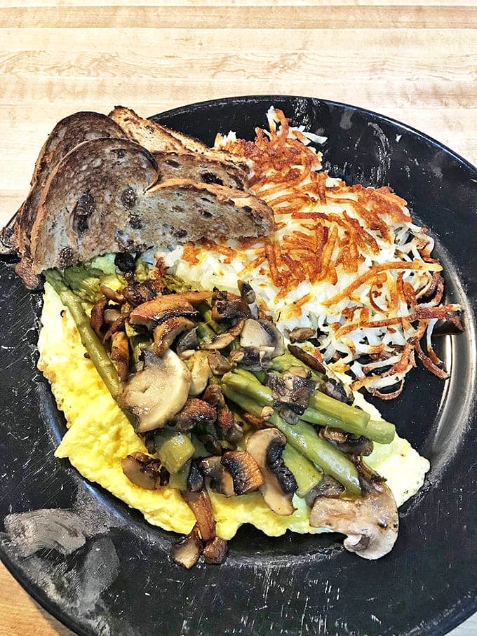 The Uptown omelet without cheese&mdash;a veggie-packed masterpiece that makes eating vegetables before noon feel like cheating the system.