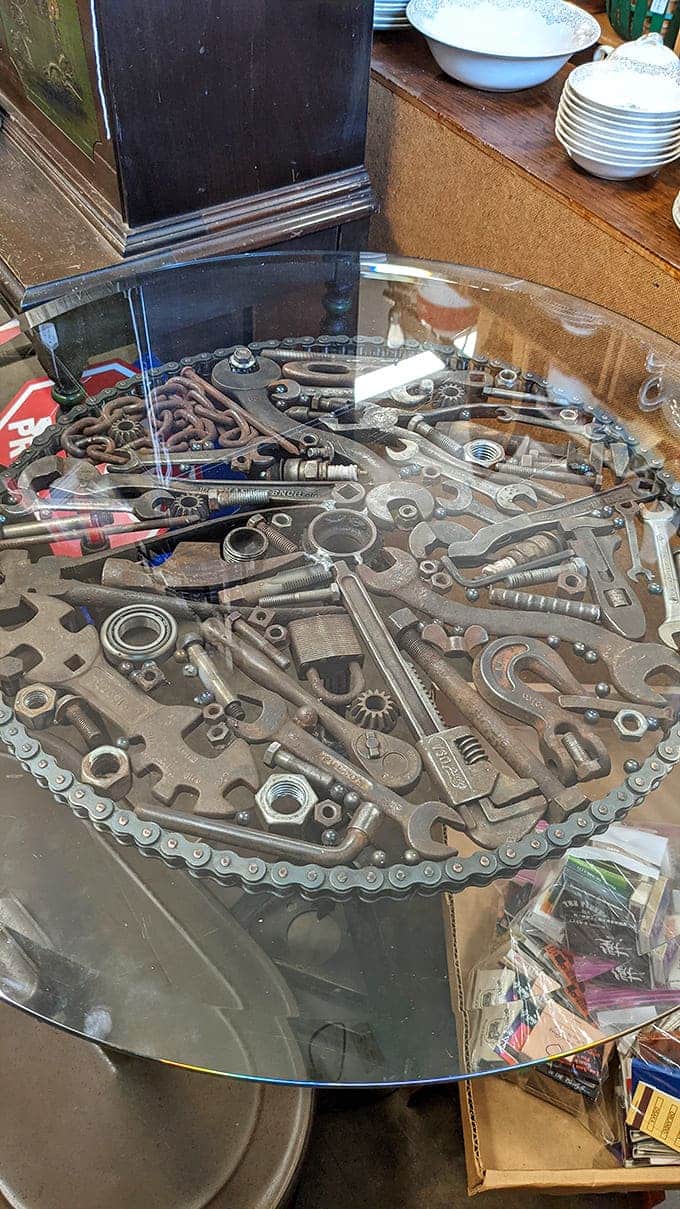 Someone turned vintage tools into art, proving that even wrenches deserve their moment in the spotlight after years of honest work.