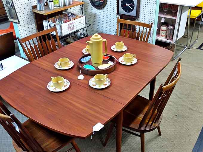 This mid-century dining set isn't just furniture&mdash;it's a time machine to family dinners circa 1965.