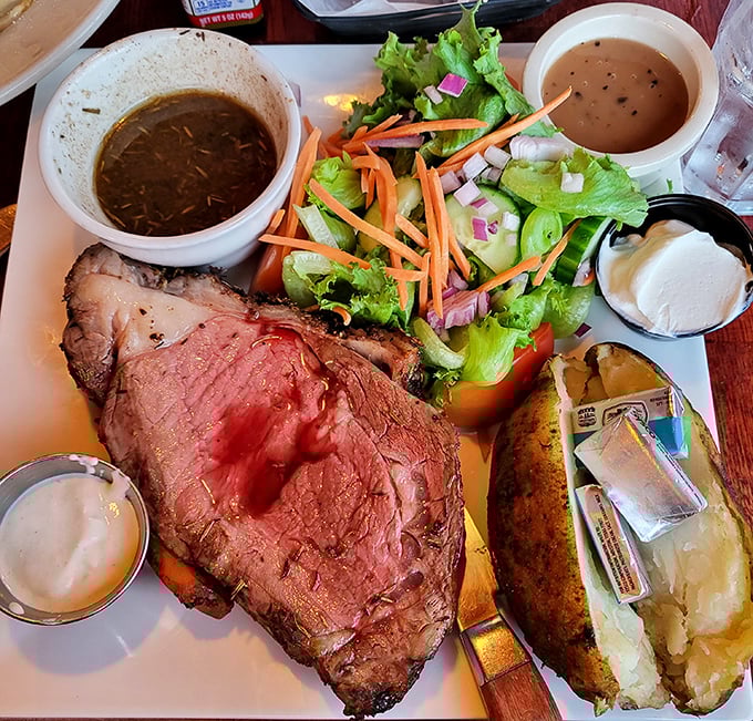 This prime rib plate could double as an art installation titled "Why Vermont Winters Are Bearable." Just look at that color!