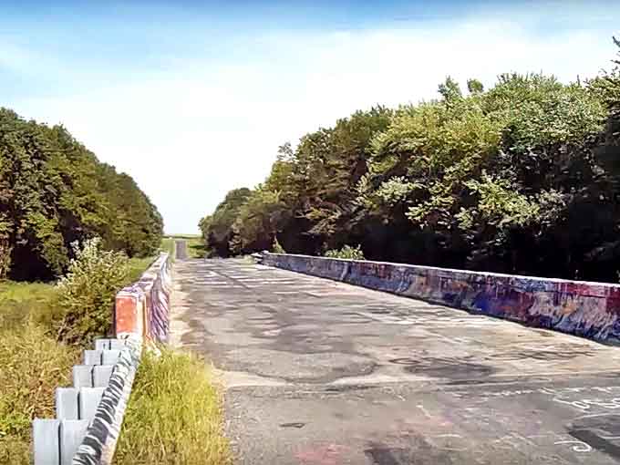 Twilight transforms the Acid Bridge into something otherworldly, when whispers seem to echo from nowhere.