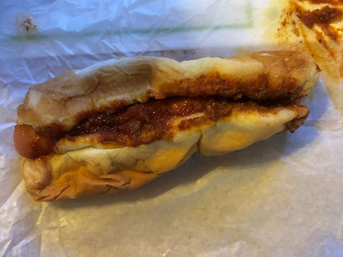 Pure and unadorned – for purists who believe nothing should come between them and Monroe's perfectly seasoned, meaty chili sauce.