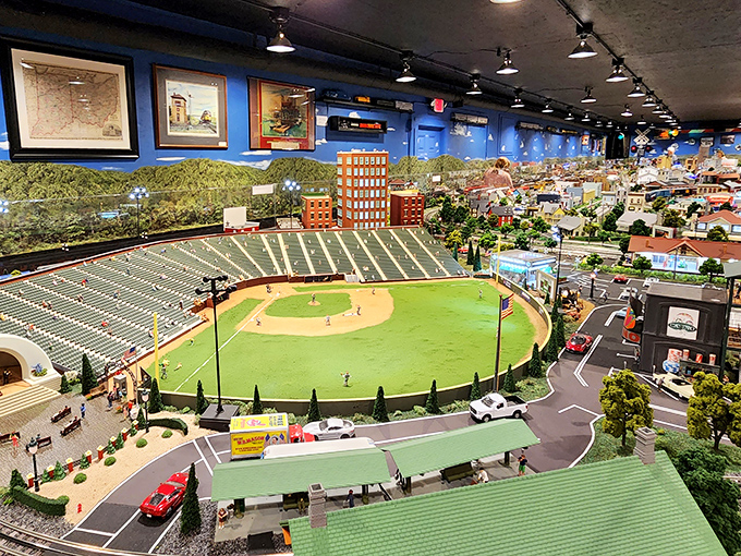 Take me out to the tiny ball game! This perpetual baseball match plays on forever in exquisite miniature detail.
