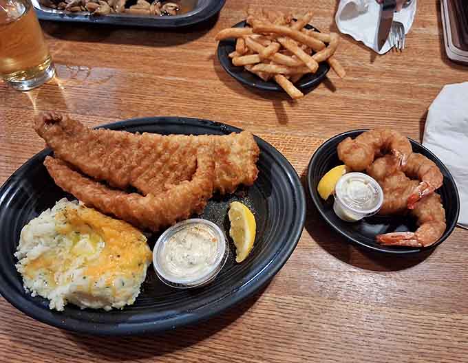 A shrimp basket that delivers on the promise of perfectly fried seafood, complete with all the fixings.