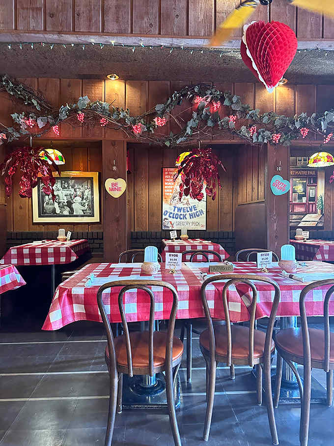 Red-checkered tablecloths and vintage d&eacute;cor create a dining room where time stands still and memories are made.