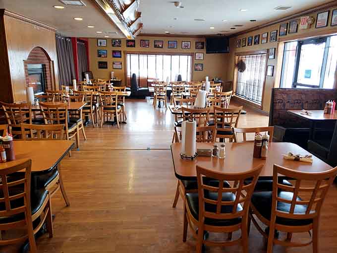 Spacious dining room with plenty of seating means you can bring the whole crew for a proper barbecue feast.