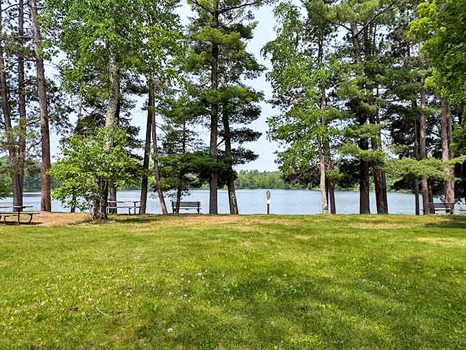 Lakeside perfection with a side of pine-scented breeze &ndash; the kind of spot that makes you forget deadlines exist.