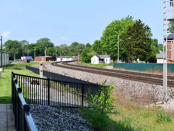 You can watch powerful locomotives curve through the landscape from this secure vantage point at a premier rail-viewing destination.