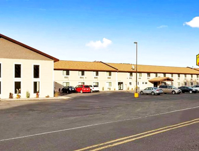 Comfortable accommodations await weary travelers at this hotel, providing a convenient base for exploring all the Upper Peninsula has to offer.