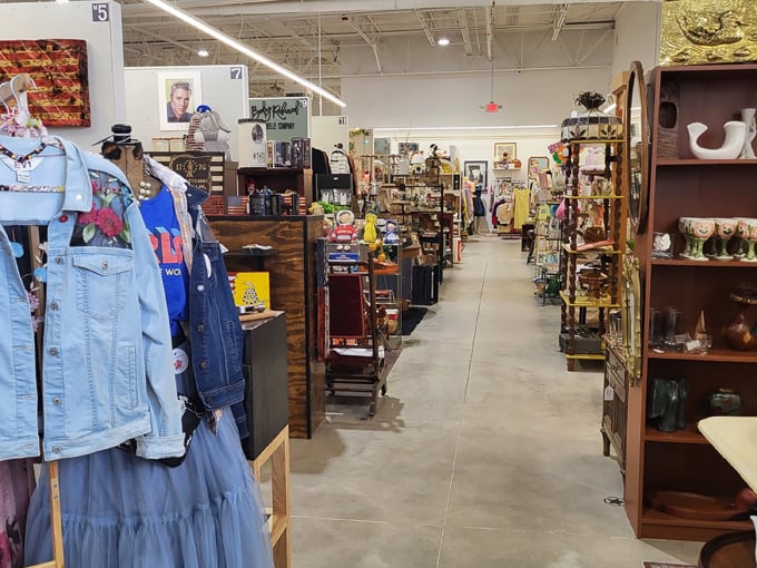 america's antique mall algonquin 2