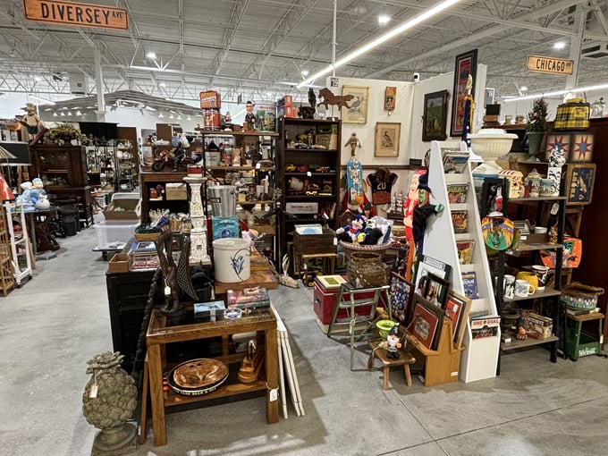 america's antique mall algonquin 3