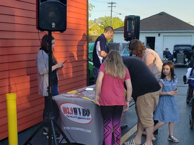 ardy & ed's drive in 8