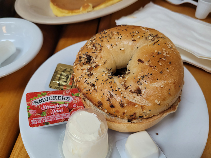 bagel cove restaurant & deli 3