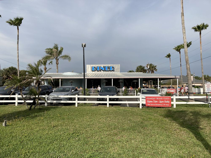 beachside diner 1