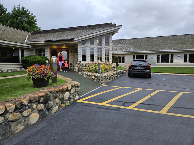 boone's long lake inn 9