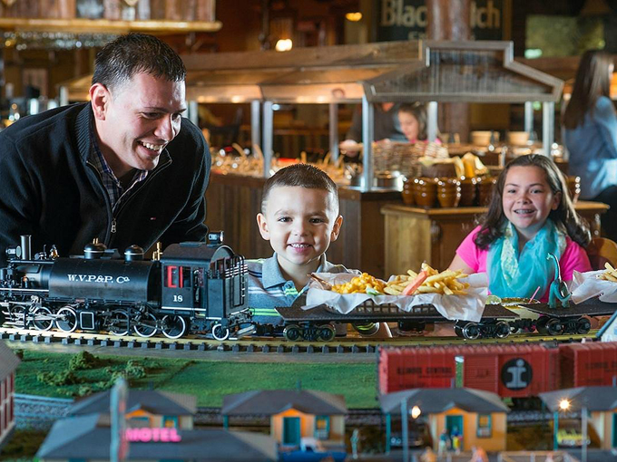 buffalo phil's pizza & grille 2