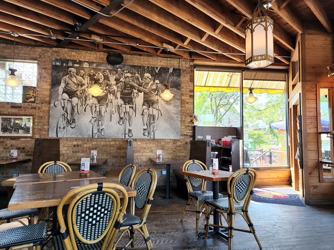 caf&eacute; hollander downer 2